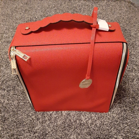 Estee Lauder | Bags | New Estee Lauder Travel Bag Red And Gold Faux ...